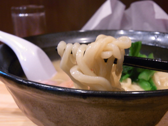 『8月20日オープン！鶏白湯ラーメントップ3に入る旨さ！！』by マーコラーメン : 極楽鳥 - 新綱島/ラーメン [食べログ]