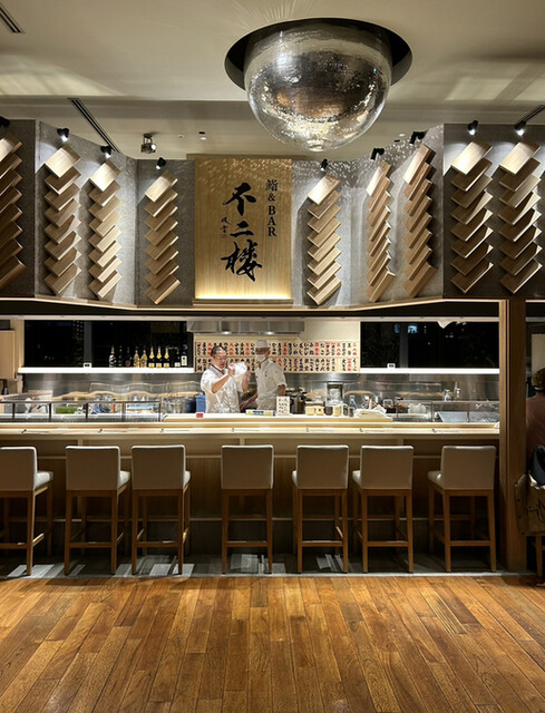 鮨&BAR 不二楼 新丸ビル店 （Sushi & Bar Fujiro） - 大手町/寿司 | 食べログ