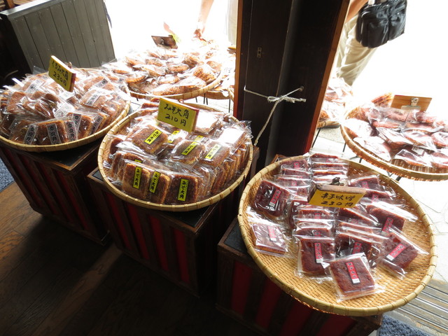 『割れ煎二度づけの正油せんべい』by 旅浪漫 : 会津屋 - 奈良井/せんべい [食べログ]