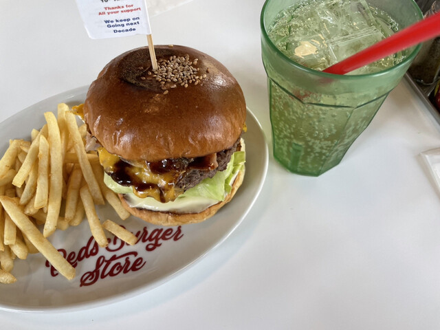 REDS' BURGER DINER - あすなろう四日市/ハンバーガー/ネット予約可 | 食べログ