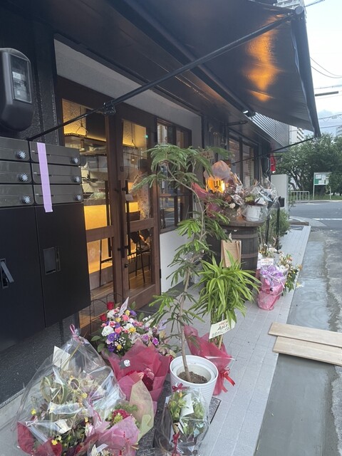 WINE.BAR APiS （ワインバー アピス） - 高槻/ワインバー | 食べログ