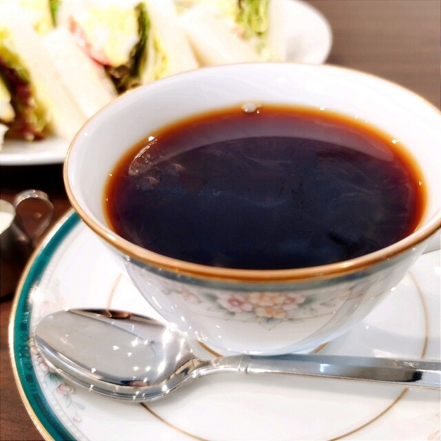 CAFFE&BAR HIKARI 御影店 （ヒカリ） - 御影（阪神）/カフェ/ネット予約可 | 食べログ