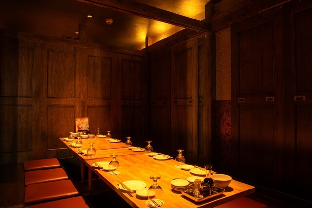 Seating : Hiroshima Teppan produced by Gyoza-ya Ryu - Tate Machi ...