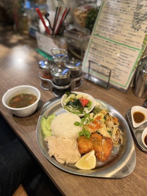 Bai toong （バイトーン） - 本山/タイ料理 | 食べログ