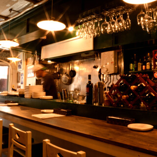 座席 : gonz - 伊勢佐木長者町/ビストロ | 食べログ