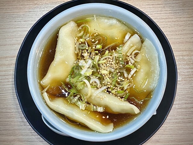 『ジャンボ餃子5個 ¥750、ゆで餃子 ¥550』by tomi-koo : めちゃッ!餃子 餃飯軒 新高根店 - 高根公団/餃子 [食べログ]