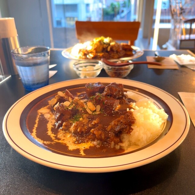 『湘南でいただく優しいスパイスカレー』by 黒豚に真珠 : woof curry （ウーフ カレー） - 長谷/カレー [食べログ]