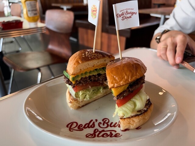 口コミ一覧 : REDS' BURGER DINER - あすなろう四日市/ハンバーガー [食べログ]