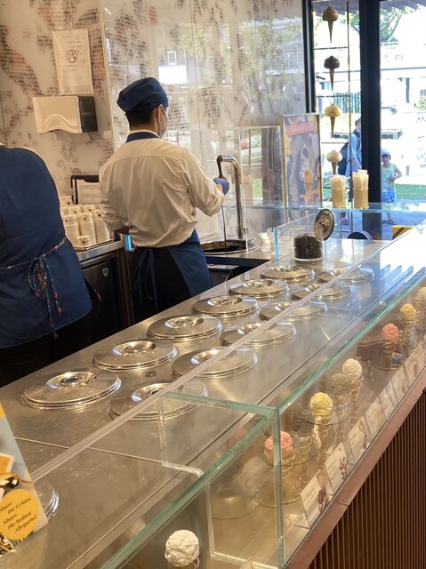 『めちゃ可愛い高級ジェラート』by UNOMAKI : ヴェンキ 久屋大通公園店 （Venchi） - 栄町/カフェ [食べログ]