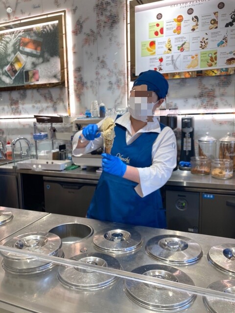 『めちゃ可愛い高級ジェラート』by UNOMAKI : ヴェンキ 久屋大通公園店 （Venchi） - 栄町/カフェ [食べログ]