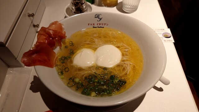 写真 : らぁ麺 ドゥエイタリアン 秋葉原テラス店 （Ramen Due Italian） - 新御茶ノ水/ラーメン | 食べログ