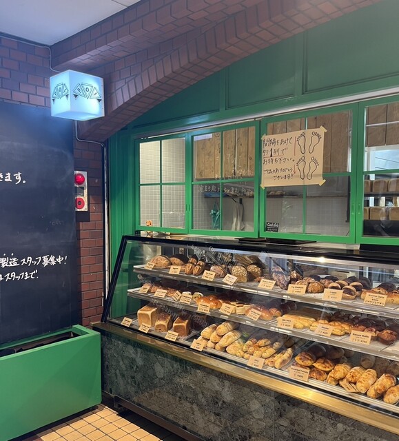 『小麦粉で、パンを作る。』by くちる : ポフベーカリー （POF BAKERY） - 千歳烏山/パン [食べログ]