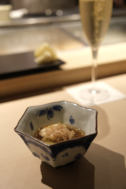 鮨&BAR 不二楼 新丸ビル店 （Sushi & Bar Fujiro）のご予約 - 東京/寿司 | 食べログ