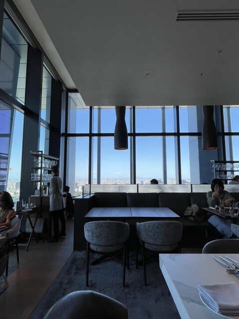 『45階の絶景を望むオールデイダイニング』by caramelcaramel : TOKYO NODE DINING （トウキョウ ノード ...