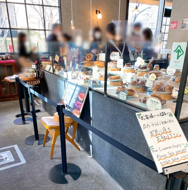 内観写真 : ブリコラージュ ブレッド アンド カンパニー ベーカリー - 六本木/パン | 食べログ