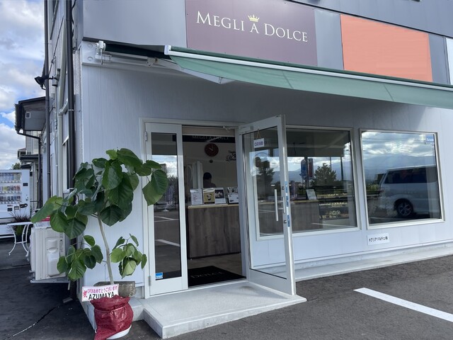 MEGLI A DOLCE （メグリ ア ドルチェ） - 鶴岡/ケーキ | 食べログ