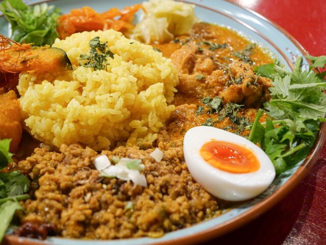 lucky base （【旧店名】CAFE DE CUERVOS by西麻布spice curry KING）のご予約 - 信濃町/カレー ...