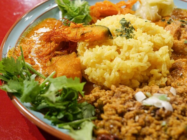 lucky base （【旧店名】CAFE DE CUERVOS by西麻布spice curry KING）のご予約 - 信濃町/カレー ...