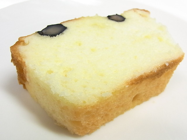 『発見☆ ねぇっとり黒豆ケーキ♪♪』by ぐるめ部長 : 大阪前田製菓 直販店 - 藤井寺/和菓子 [食べログ]