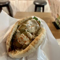 『大手町駅直結 平日ランチにぴったりファラフェルサンド』by OkoK : FALAFEL BROTHERS 大手町店 （ファラフェル ...
