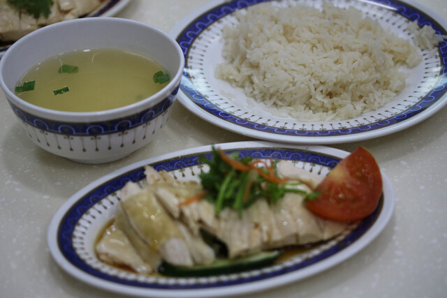 LUCKY CHICKEN RICE - オーチャード・ロード周辺/東南アジア料理 | 食べログ