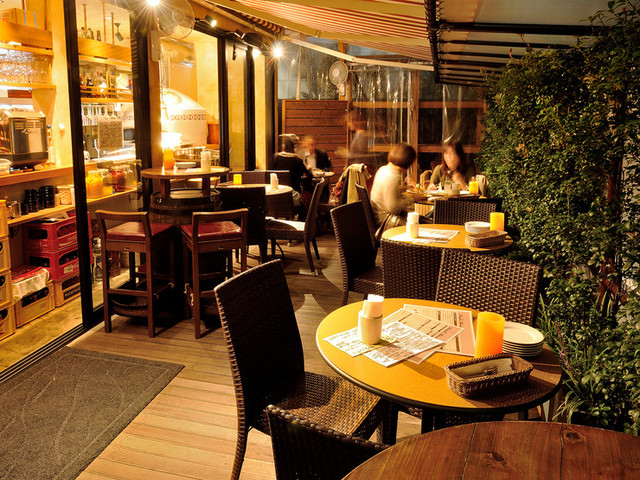 座席 : バール デ ぺぺ （Bar de PePe） - 国際センター/ダイニングバー | 食べログ