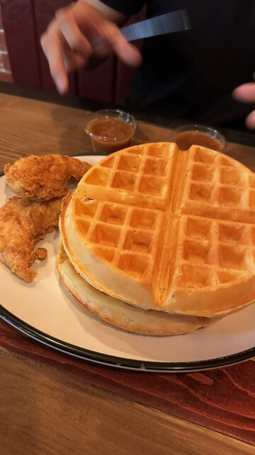 CC's Chicken & Waffles 金武店 （シーシーズ チキン & ワッフルズ） - 金武町/アメリカ料理 | 食べログ
