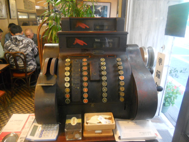 『日本最古の喫茶店は今なお輝き続ける』by 一級うん築士 : 万定フルーツパーラー （マンサダフルーツパーラー） - 東大前/フルーツパーラー ...