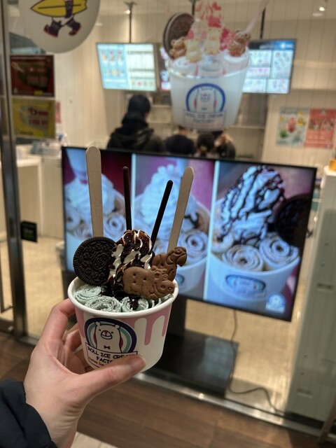 ROLL ICE CREAM FACTORY 渋谷・TOHOシネタワー店 (ロール ROLL ICE CREAM FACTORY 渋谷・TOHOシネタワー店 (ロール