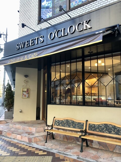 『キャラメルナッツのエクレア ️』by bigstone-319 : SWEETS O'CLOCK （スイーツ オクロック） - 相模大野/ケーキ [食べログ]