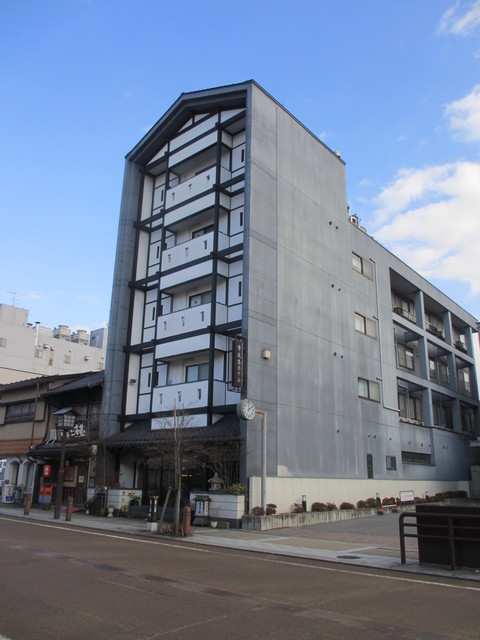 『囲炉裏を囲んで郷土の朝食』by 又八郎. : 飛騨ともえホテル - 飛騨古川/料理旅館 [食べログ]