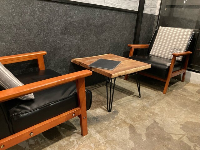 座席 : オフグリッドカフェ センチャラーズ （Off Grid Cafe Cenchallores） - 水前寺/カレー | 食べログ