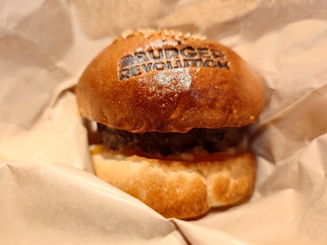 BURGER REVOLUTION Osaka Kuromon Ichiba （バーガー レボリューション） - 近鉄日本橋/ハンバーガー | 食べログ