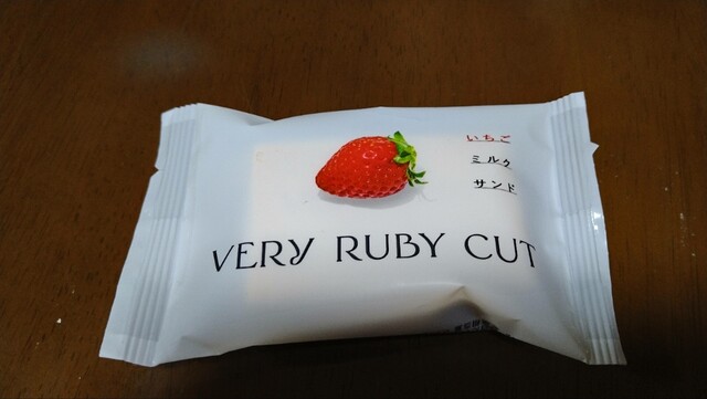 『いちごミルクサンド☆』by YMYK : Very Ruby Cut （ベリー ルビー カット） - 品川/洋菓子 [食べログ]