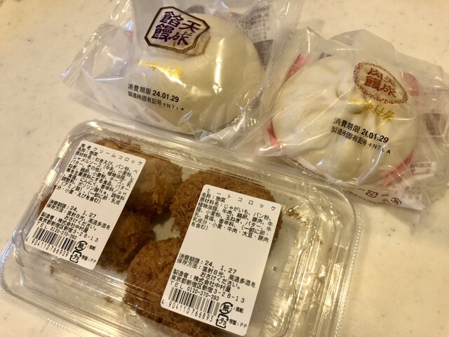 『洋食屋の極上コロッケと中華まん ️』by bigstone-319 : 新宿中村屋 Bonna （ボンナ） - 新宿三丁目/パン [食べログ]