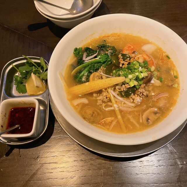 Bai toong （バイトーン） - 本山/タイ料理 | 食べログ