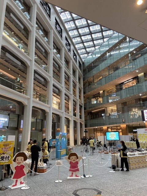 『KITTE丸の内にあるTULLY'S Coffee』by アリーちゃん : タリーズコーヒー &TEA KITTE丸の内店 （TULLY'S ...