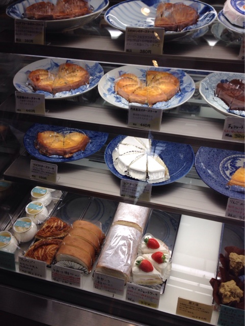 内観写真 : 雪岡市郎兵衛 洋菓子舗 （【旧店名】ラ・ネージュ・ユキオカ ） - 篠山口/ケーキ | 食べログ