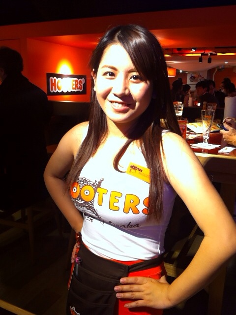 写真 6ページ目 : 【閉店】フーターズ 大阪店 （HOOTERS OSAKA） - 堺筋本町/アメリカ料理 | 食べログ