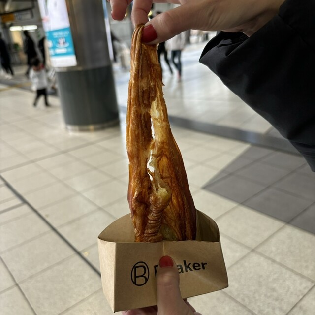 世界一のび〜るクロワッサン"』by アベ さとる : 【閉店】R Baker （アールベイカー） - 品川/パン [食べログ]