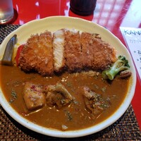 『トンカツが旨い極上のカレー』by REONレオン : KANADE YAN CURRY （カナデヤンカレー） - 西鉄久留米/カレー [食べログ]