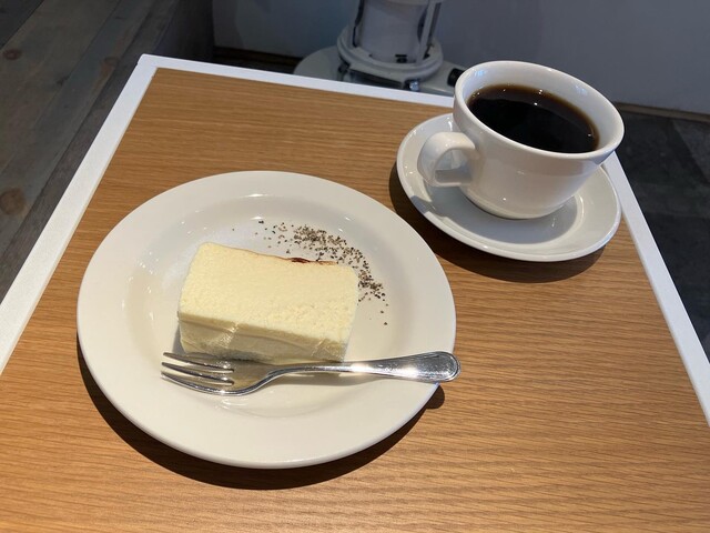 『I'Novel coffee』by うじいえじゅん : I'NOVEL COFFEE （アイノベル コーヒー） - 広瀬通/カフェ [食べログ]