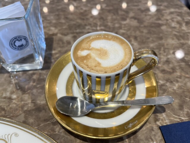 『decorated cake beautiful！いちごのショートケーキ 食す』by らーめんWalking : カファレル 神戸北野本店 ...