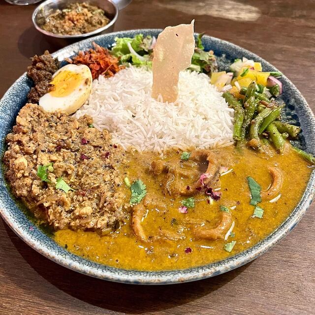 『人気No.1プレート『混盛』』by YUYA∞ : curry bar nidomi （ニドミ） - 谷町四丁目/カレー [食べログ]