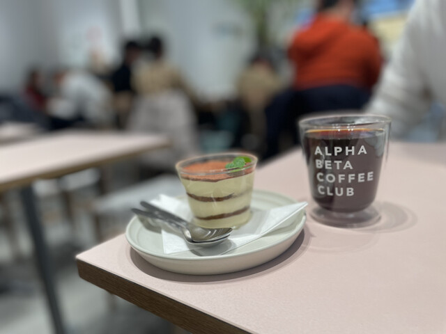 ALPHA BETA COFFEE CLUB 自由ヶ丘コンコード店 （アルファベータコーヒークラブ） - 自由が丘/カフェ | 食べログ