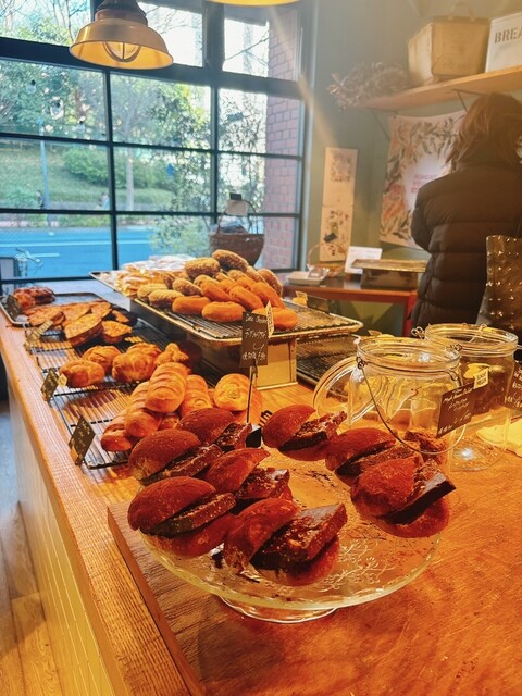 MORETHAN BAKERY - 西新宿五丁目/パン | 食べログ