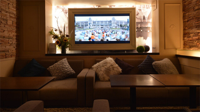 座席 : cafe&bar Bloom - 久屋大通/ダイニングバー | 食べログ