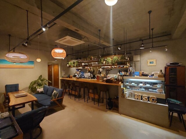 座席 : Hi Sun CAFE （ハイ サン カフェ） - 宮古島市/カフェ | 食べログ