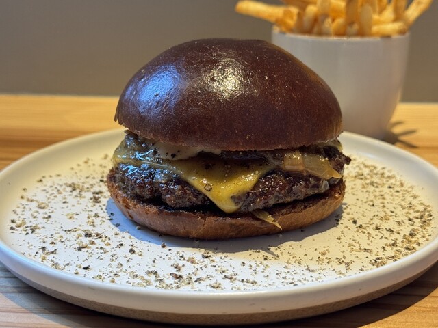 『肉の旨みを感じられる絶品ハンバーガー』by 浜崎龍 : Gui's Burger by Humans of Wagyu （ギーズバーガー ...