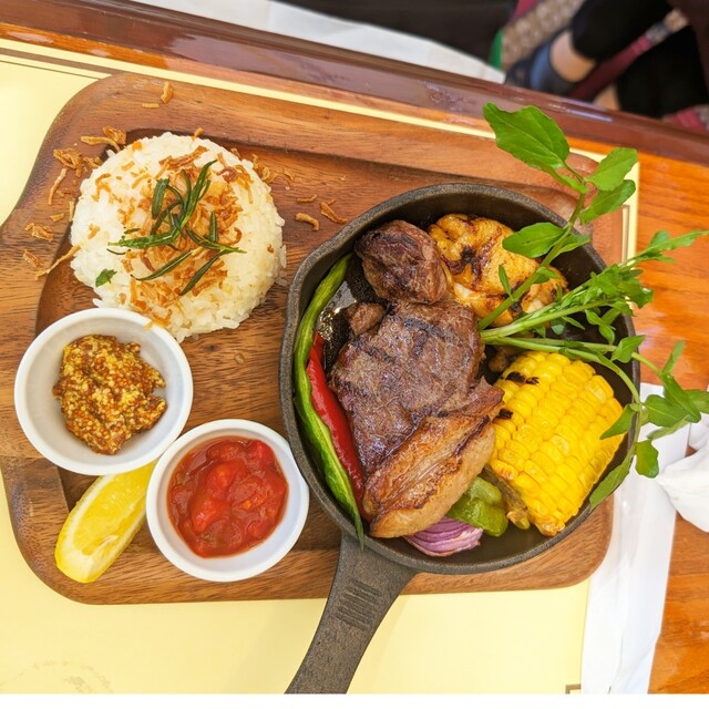 『USJ 窓際で明るく緑豊かな景色と美味しい料理に回復しました☆』by E☆mama : パーク・サイド・グリル （Park Side Grille） - 桜島/ステーキ [食べログ]